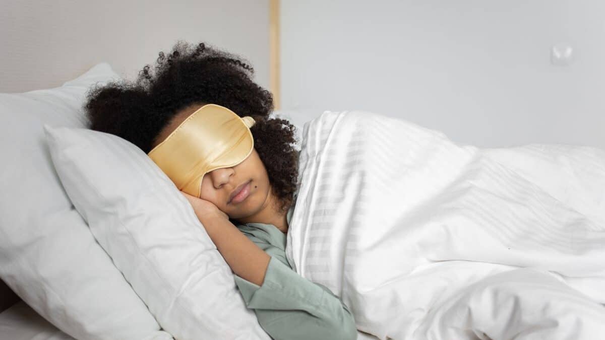 Is it better to sleep flat or with a pillow? – Firstpost