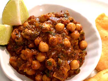 Dinner plan: pindi chana with amchur and anardana-Living News , Firstpost