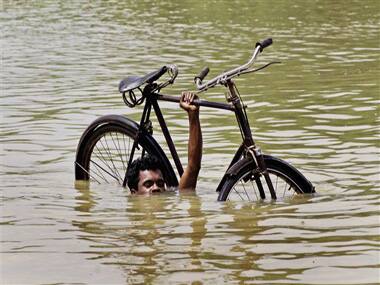 23,000 food packets air dropped in flood-hit Orissa – Firstpost