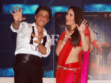SRK and Kareena's 'Wanna be my Chamak Challo' night – Firstpost SRK and Kareena's 'Wanna be my Chamak Challo' night – Firstpost