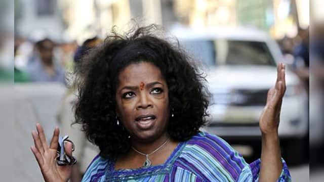 Images: Oprah Winfrey strikes a pose in Colaba, Mumbai – Firstpost