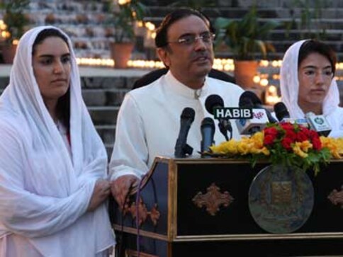 Zardari's daughters back him on Twitter-Fwire News , Firstpost