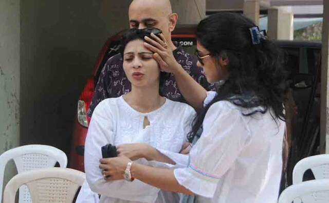 Joy Mukherjee's last journey - Photos News , Firstpost