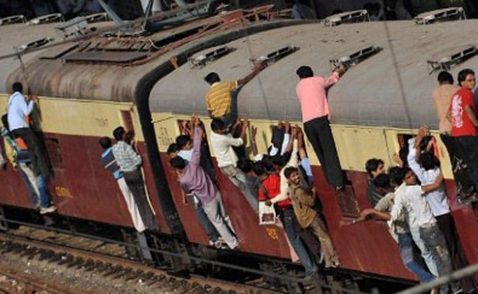 A day in the suffocating life of a Mumbai commuter - Photos News ...