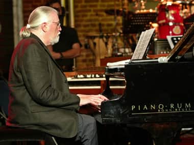 Darkness to light: Deep Purple keyboardist Jon Lord passes away – Firstpost