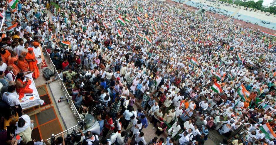 Images: Crowd swells as Ramdev breaks fast - Photos News , Firstpost