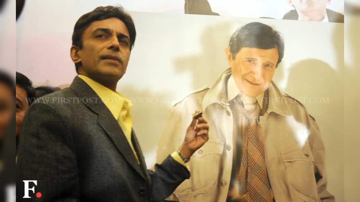 Images: Suniel Anand celebrates Dev Anand's birthday – Firstpost
