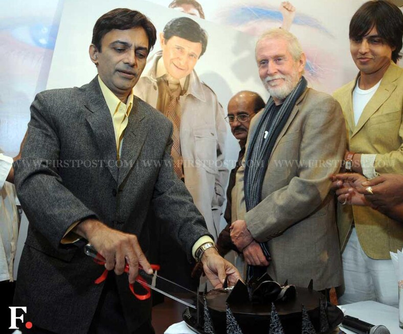 Images: Suniel Anand celebrates Dev Anand's birthday