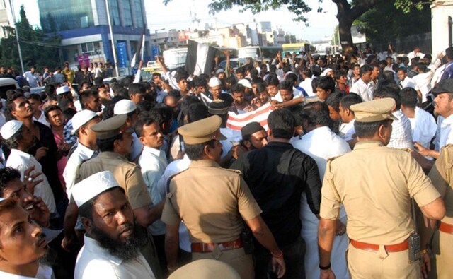 Images: TMMK Protesters picketing infront of US consulate in Chennai ...