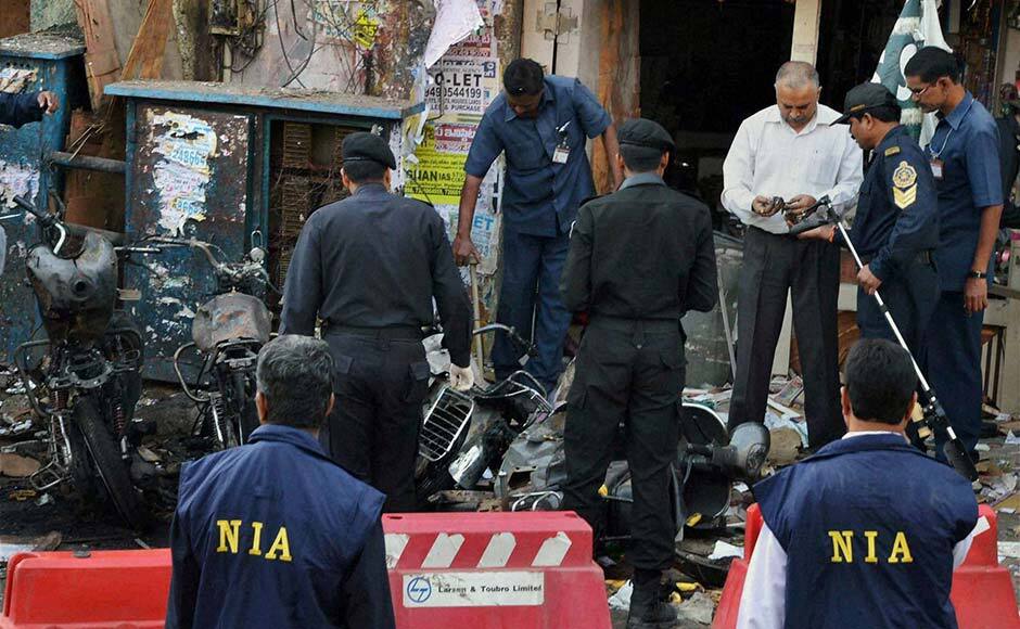 Images: Sushilkumar Shinde, NIA at site of Hyderabad bomb blasts ...