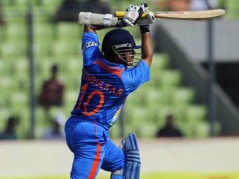 Viral Video: Tendulkar teaches you how to play the straight drive ...