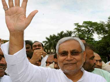 Must watch: Ram Guha and Swapan Dasgupta debate Nitish's BJP split ...