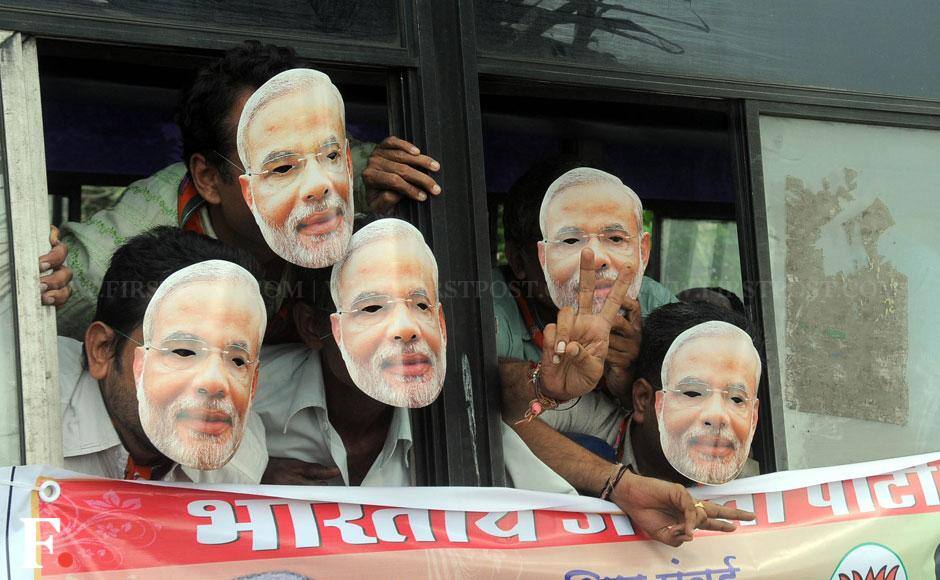 Photos: Narendra Modi's special welcome in Mumbai - Photos News , Firstpost