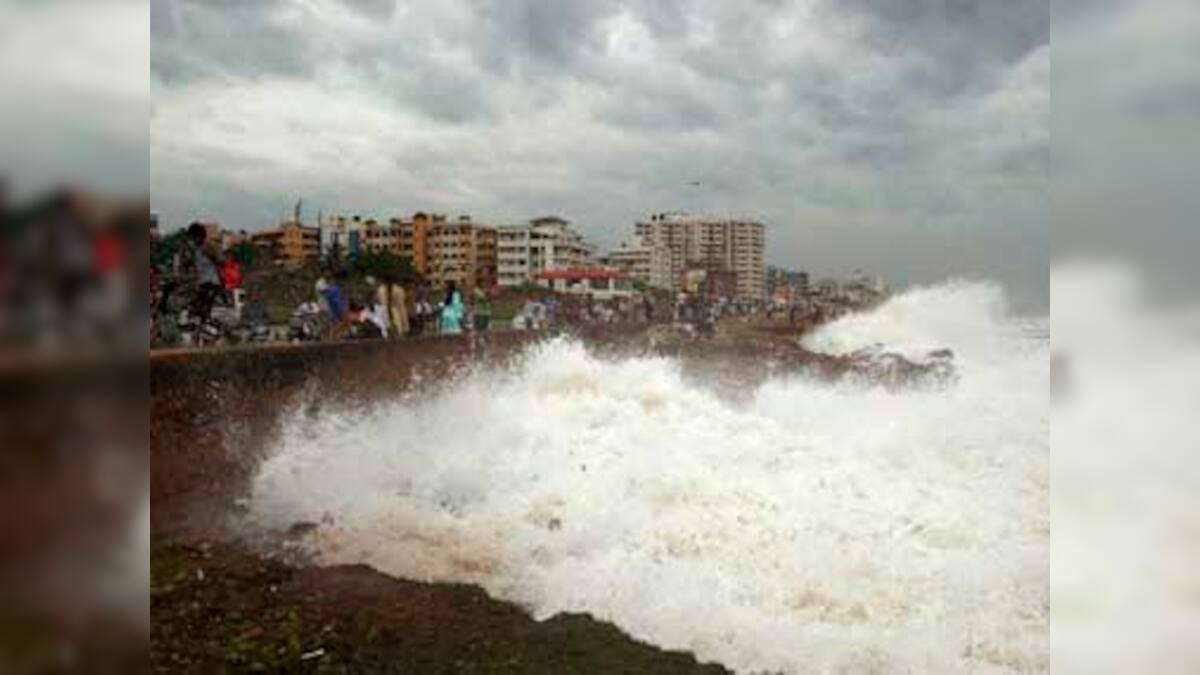 Cyclone Phailin cripples rail traffic in Odisha – Firstpost