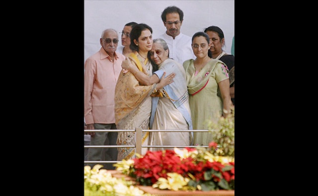 Photos: Family rift on display at Bal Thackeray's first death ...