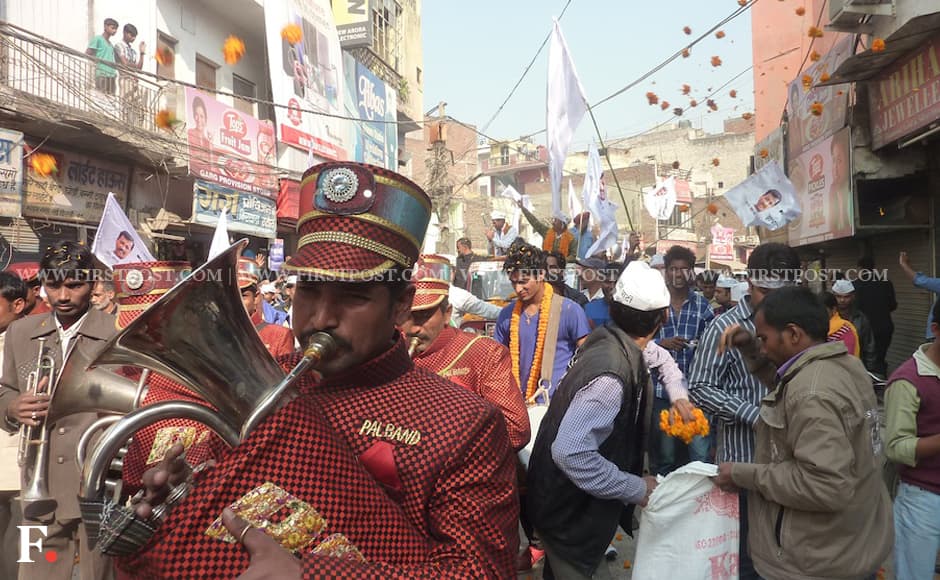 Images: Arvind Kejriwal's vehicle rally in Janakpuri - Photos News ...