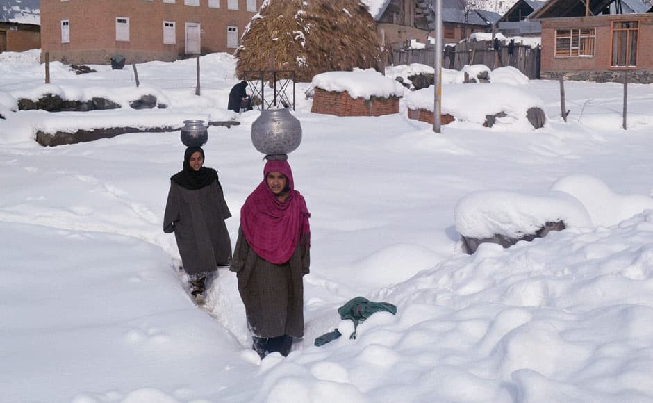 Photos: Fresh snowfall in Kashmir Valley; temperature drops further ...