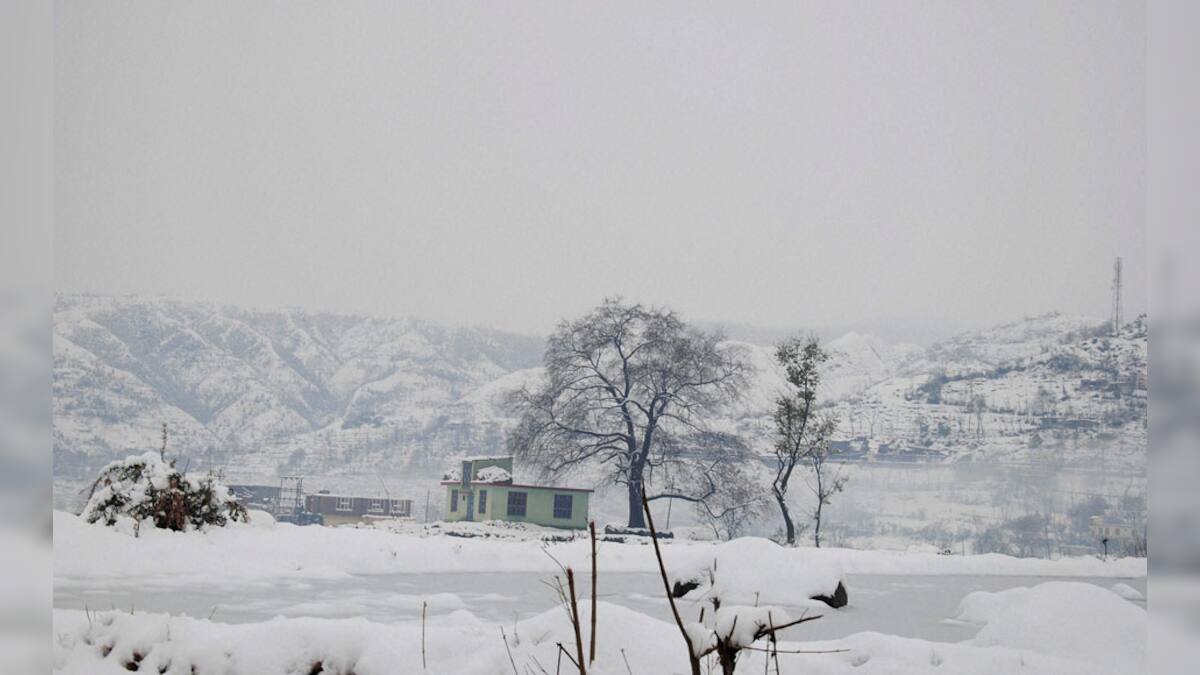 Photos: Fresh snowfall in Kashmir Valley; temperature drops further ...