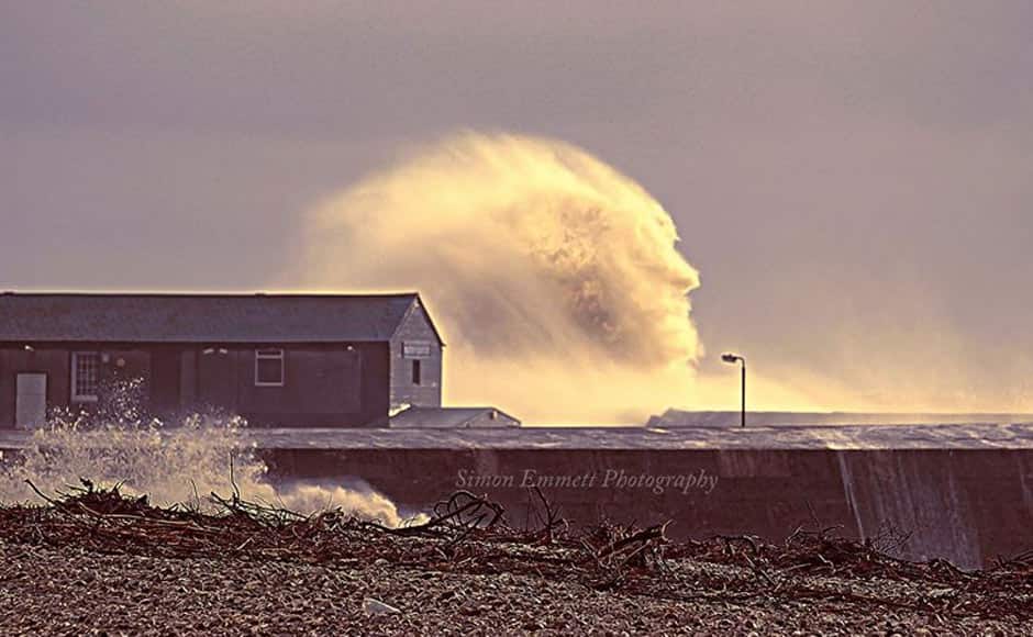 Is that a face on a giant wave? Check out this creepy viral photo ...
