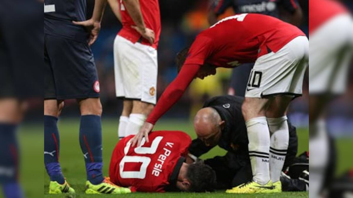 Injured Van Persie to undergo second scan on knee – Firstpost