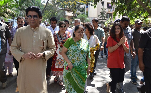 Photos: MNS chief Raj Thackeray goes to vote along with family - Photos ...