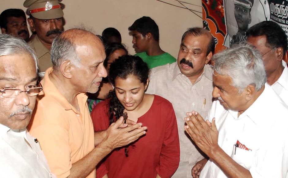 Photos: Major Mukund Varadarajan cremated with full state honours-India ...