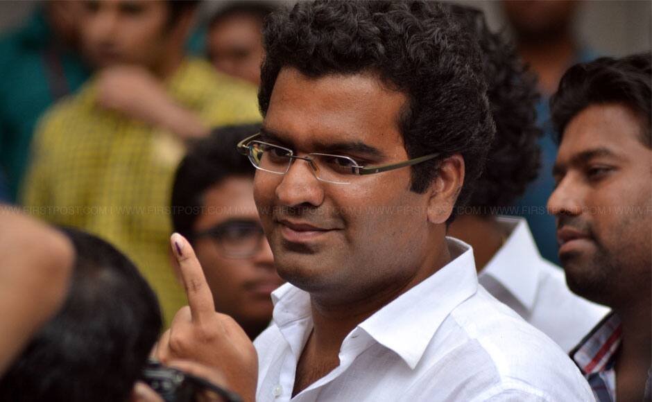 Photos: MNS chief Raj Thackeray goes to vote along with family - Photos ...