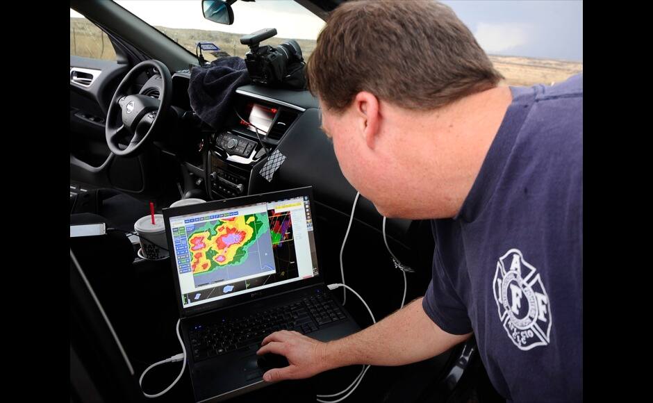 Incredible photos of storm chasers pursuing tornadoes - Photos News ...
