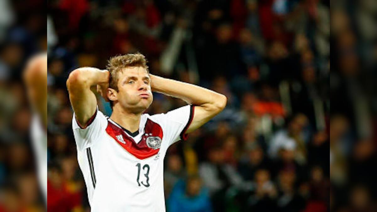 Viral Video: Thomas Müller falls over in comedy free-kick routine ...