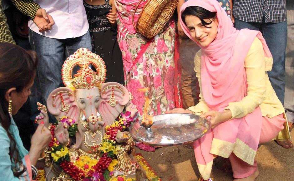 Visarjan: Hrithik, Ameesha, Shilpa and Sonali bid farewell to Ganapati ...