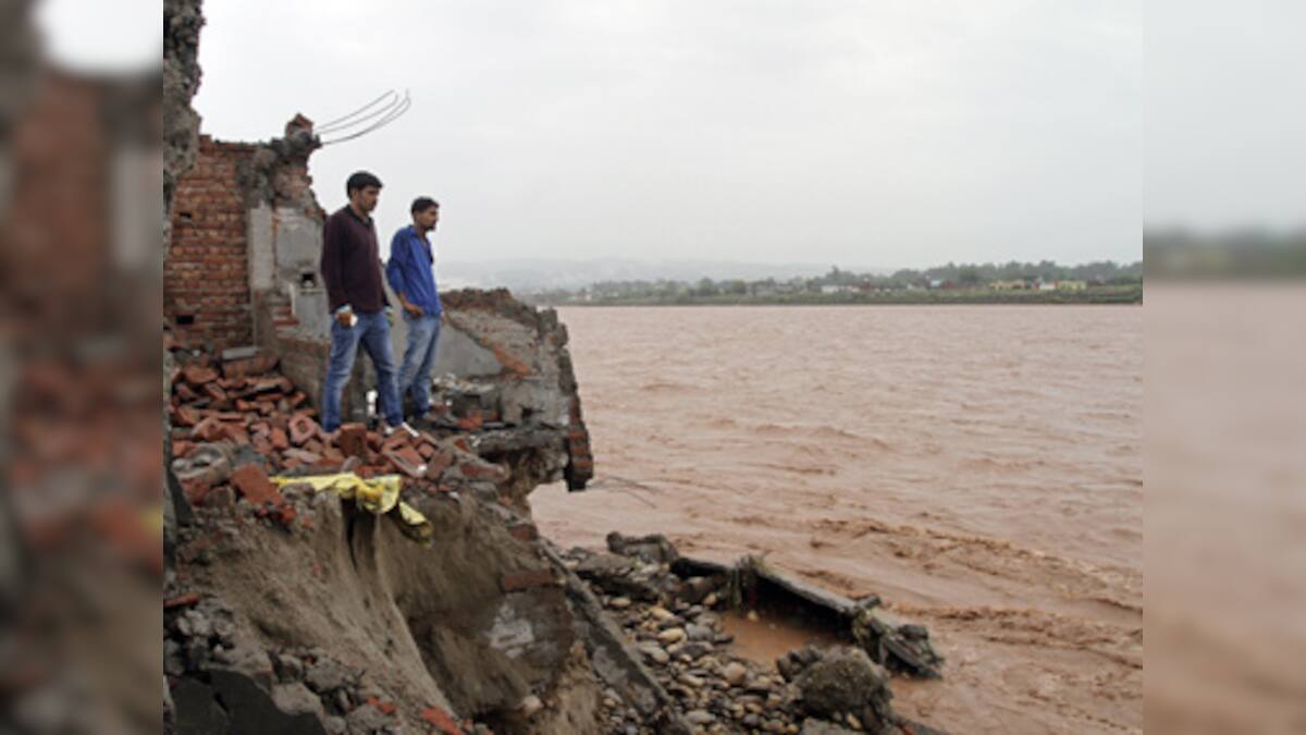 Kashmir releases Rs 200 crore more to restore infrastructure – Firstpost