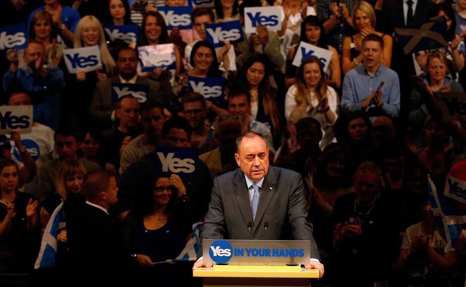 Photos: Will Scotland create history? Voting on independence begins ...
