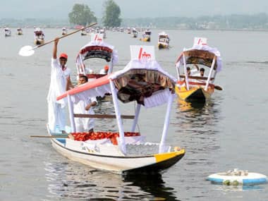 Jammu and Kashmir floods: How shikaras helped in rescue operations ...