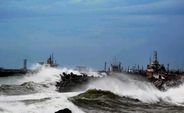 Photos: Visakhapatnam worst-hit as Cyclone Hudhud hits Andhra, Odisha ...