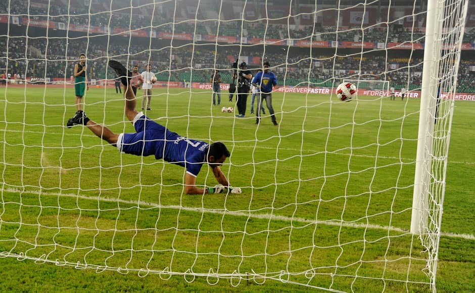 Photos: When MS Dhoni showed that he hasn't lost his goalkeeping touch ...