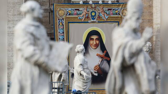Photos: India get two new saints, Father Chavara and Sister Euphrasia ...