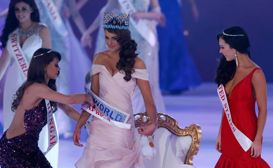 Aishwarya Rai shimmers at Miss World pageant, receives award for ...