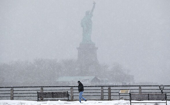 Photos: 'Snow where to go' for 60 million US residents trapped by super ...