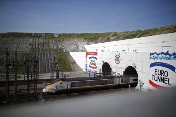 Channel Tunnel closed after lorry fire – Firstpost