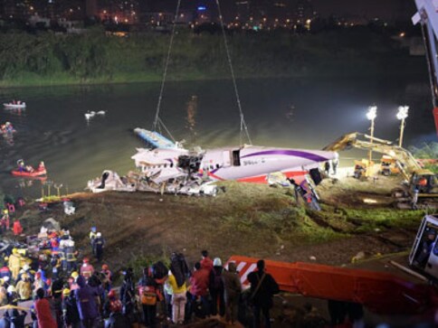 Taiwan pays homage to TransAsia flight GE 235 crash victims-World News ...