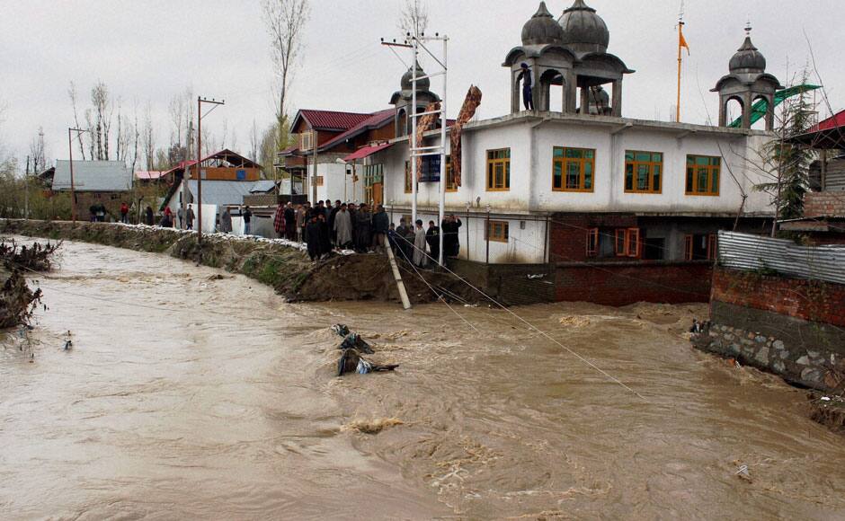 Rescue operations, grief and bravery as Srinagar battles floods once ...