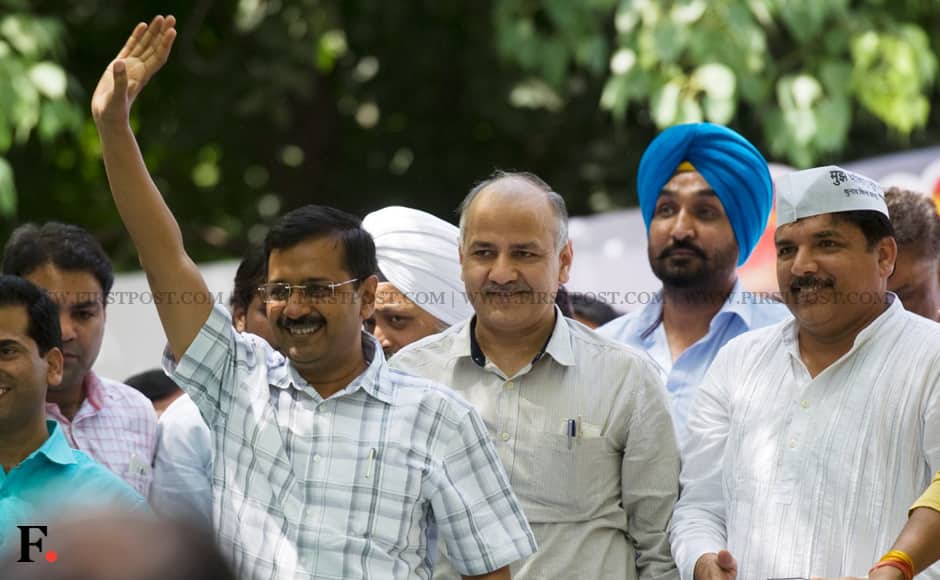 AAP rally against Modi's land bill takes tragic turn as farmer commits ...