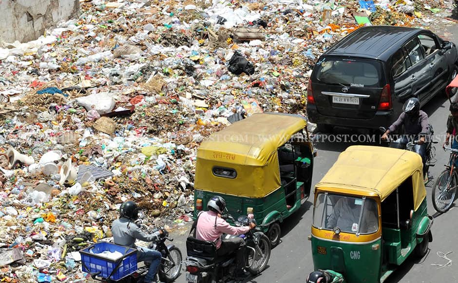 Delhi streets overflow with garbage as Rahul Gandhi meets striking ...