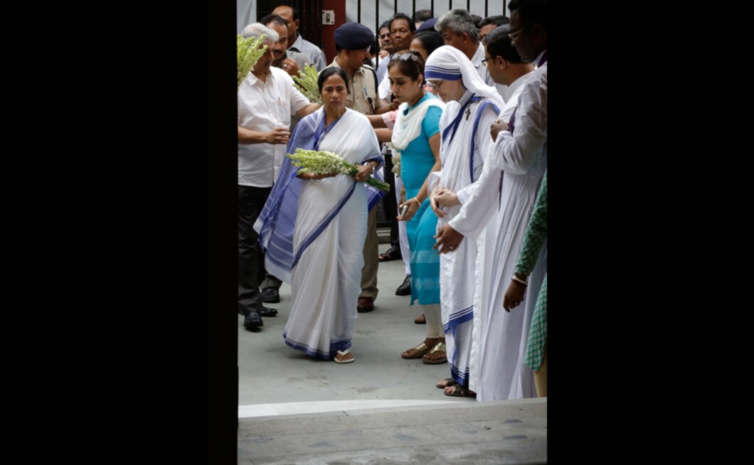 Admirers flock to bid Mother Teresa's successor, sister Nirmala Joshi ...
