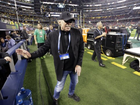 Nike co-founder Knight to step down as company chairman -Business News , Firstpost