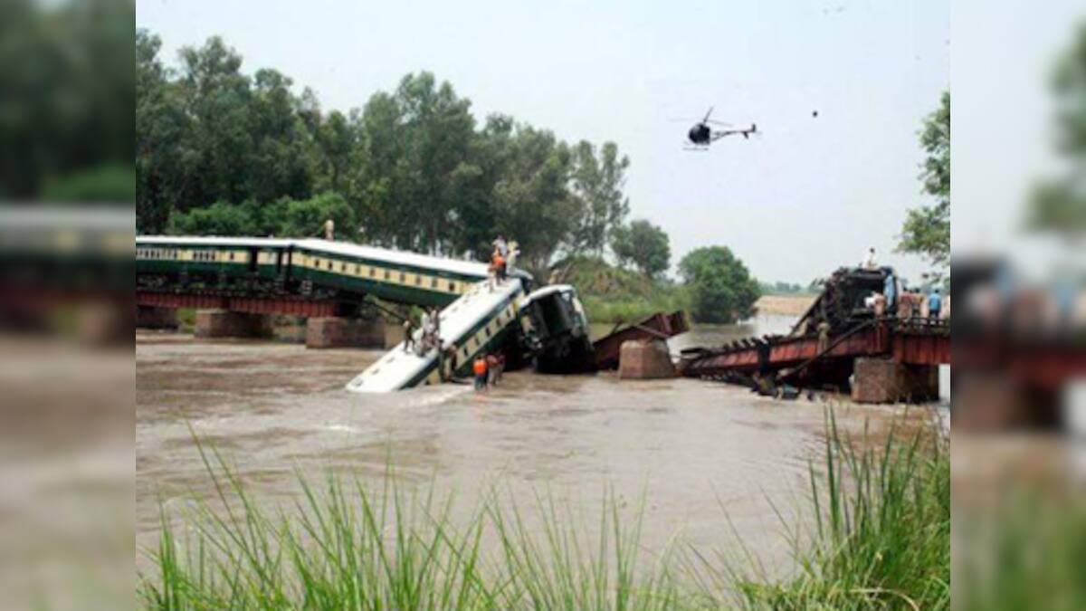 Senior Pakistan Army officers among 17 killed in train accident ...