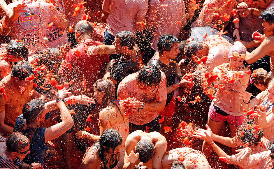 La Tomatina Festival Revelers Hurl Tomatoes At The Annual Festival In La Tomatina Festival Revelers Hurl Tomatoes At The Annual Festival In