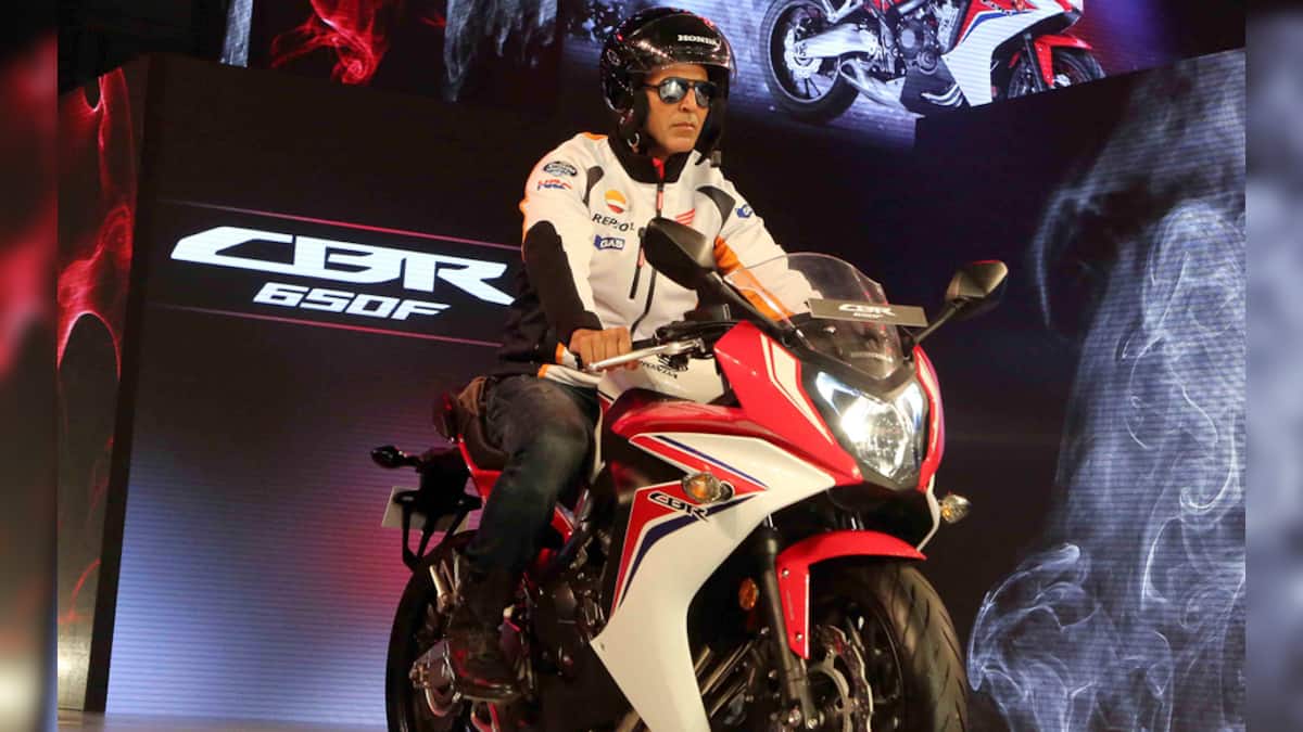 Hunk alert! Akshay Kumar poses on a bike during launch of Honda CBR ...