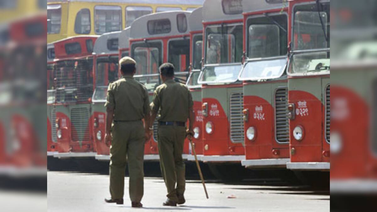 Road rage in Mumbai gets worse! Motorist drags bus driver for 300 ...