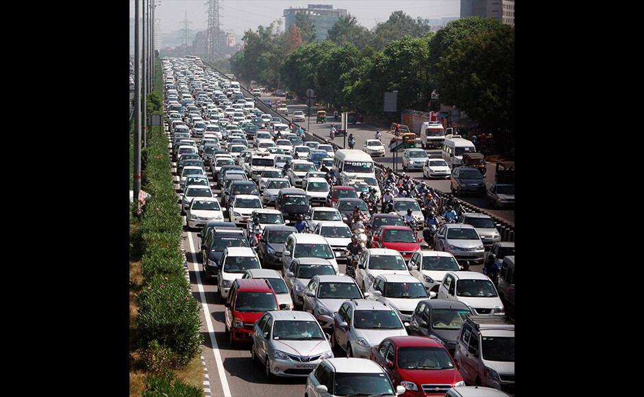 Traffic jam, neat parking and tow-away vehicles is how Gurgaon observed ...